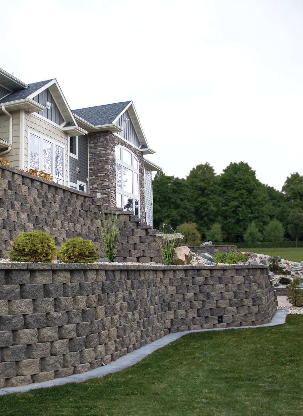 Denver Beveled Retaining Block Wall